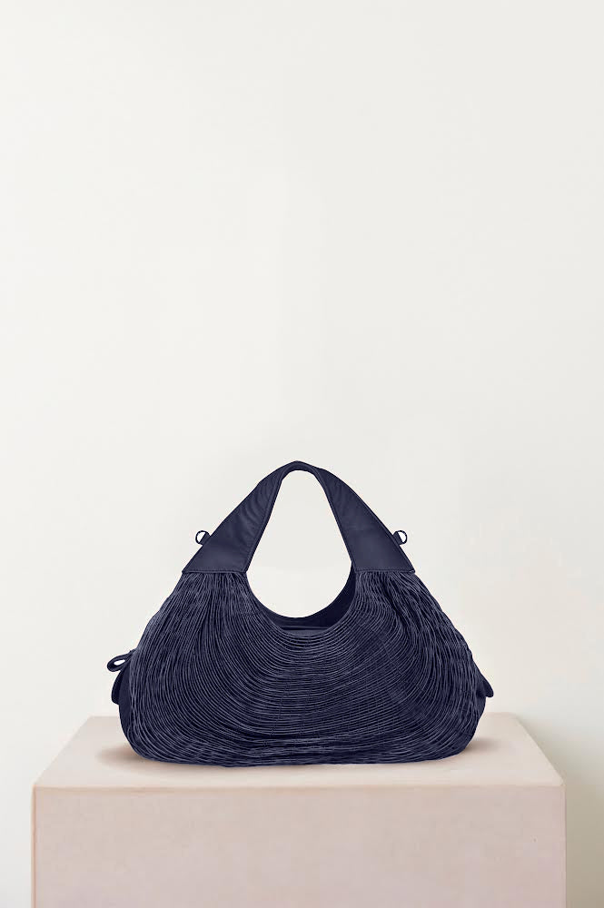 Doc Medium Deep Blue — Mariana Mendez